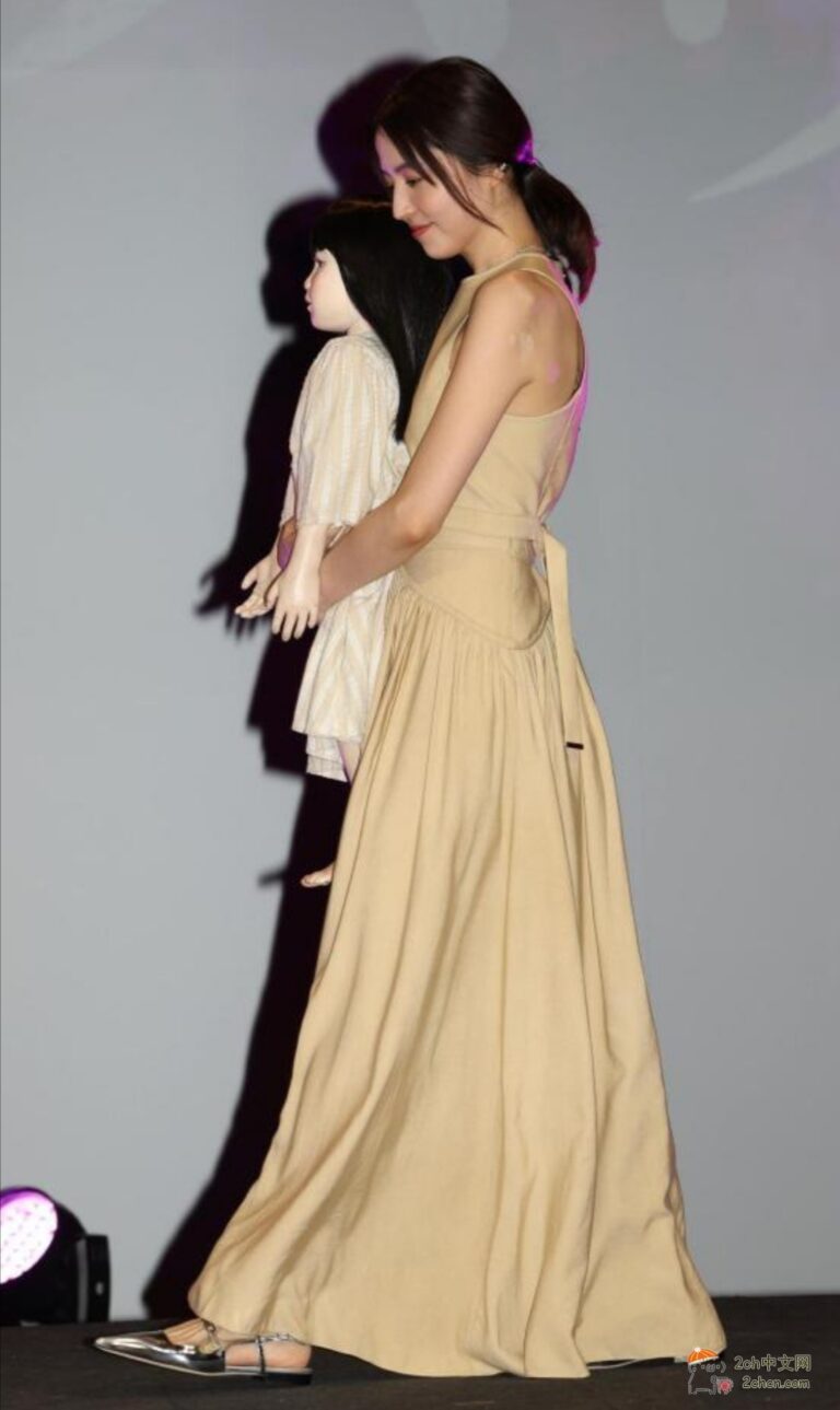 2ch：37岁的长泽雅美抱着一个小孩 日本网民：这种疲惫的熟女最h - 2ch中文网