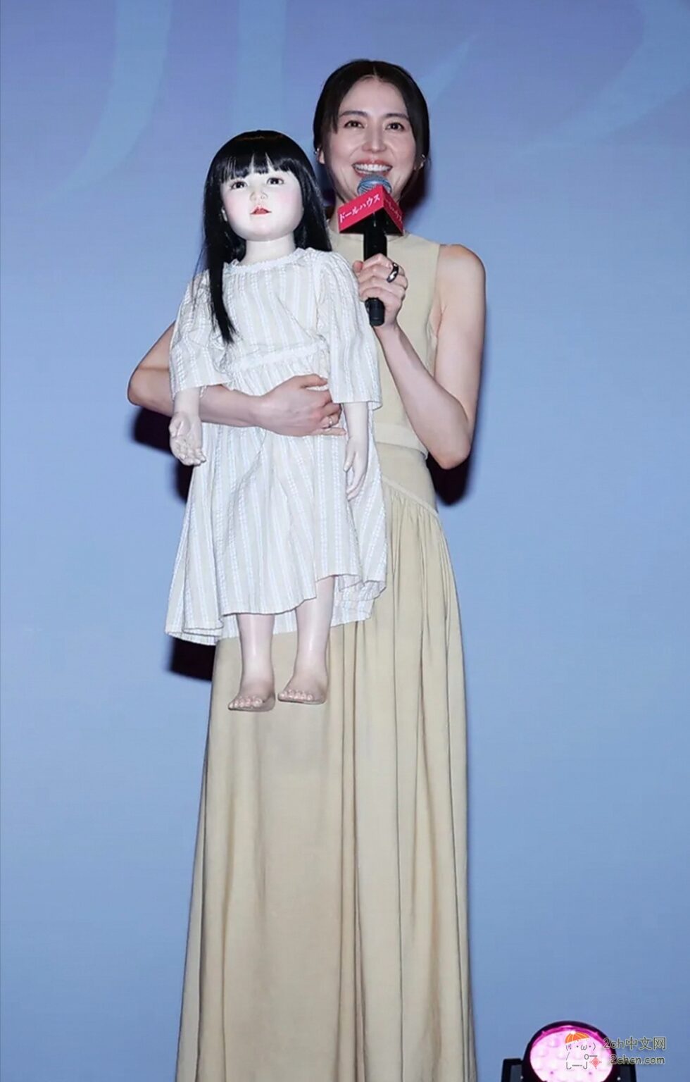 2ch：37岁的长泽雅美抱着一个小孩 日本网民：这种疲惫的熟女最h - 2ch中文网