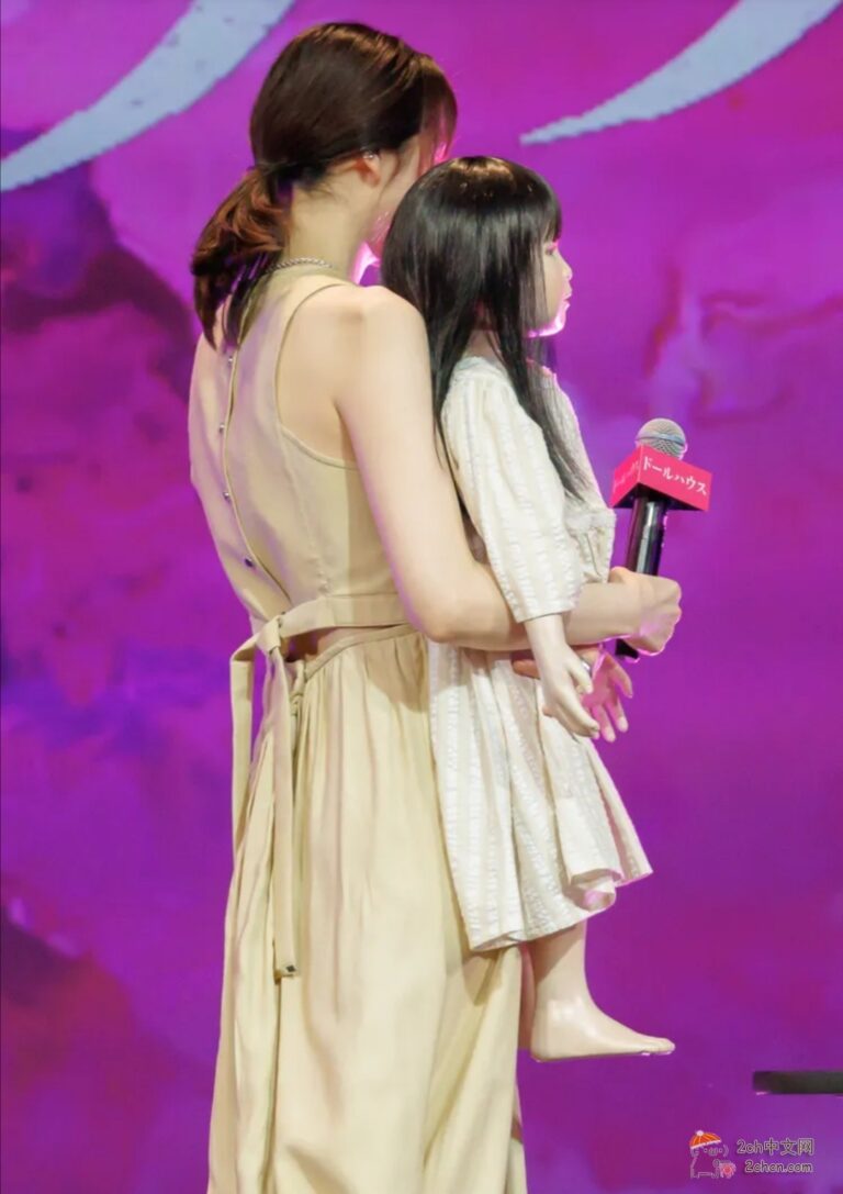 2ch：37岁的长泽雅美抱着一个小孩 日本网民：这种疲惫的熟女最h - 2ch中文网