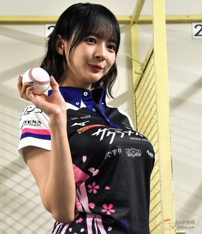 2ch：中日混血麻将女神冈田纱佳穿H制服参加开球仪式 - 2ch中文网